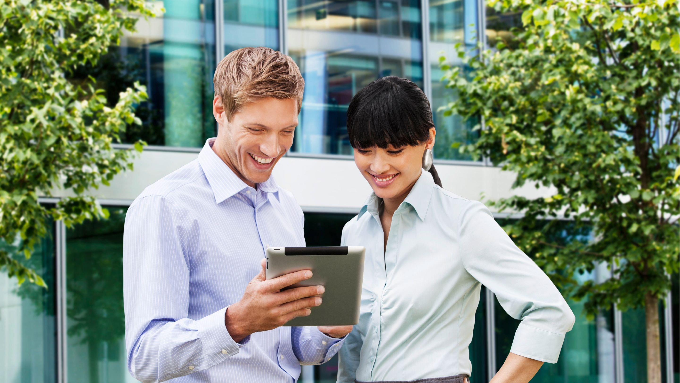 使用 R&S®SMU200A 信号发生器的 3GPP FDD 和 LTE 多单元及多用户设备场景 - Rohde & Schwarz China